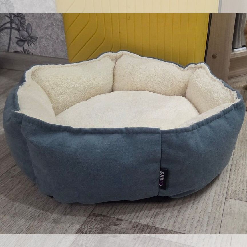 Лежанка для кошек новая