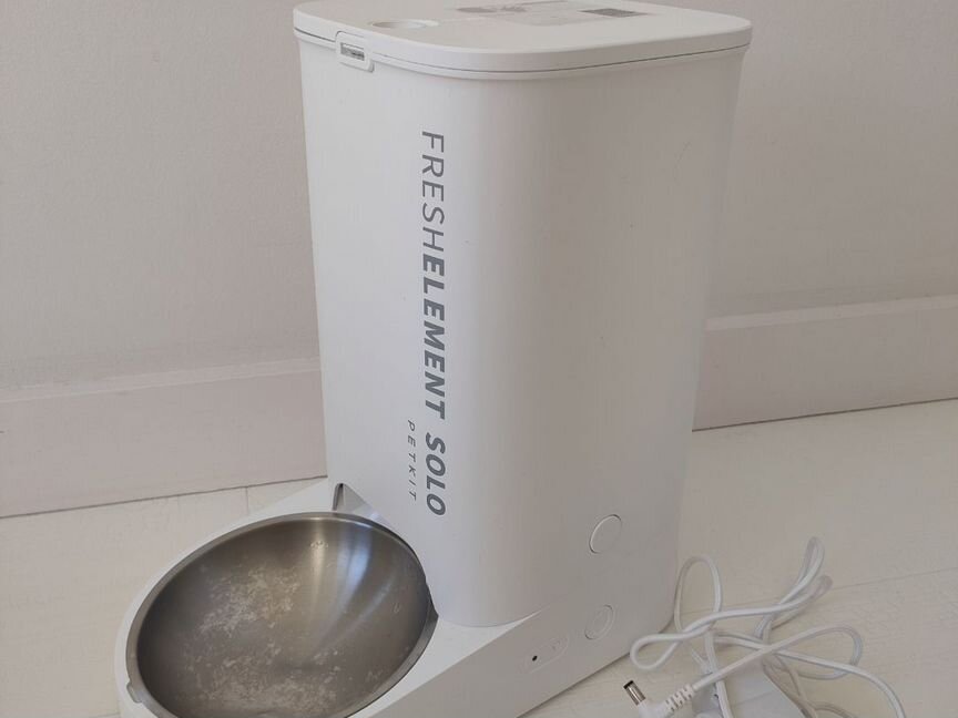 Автоматическая кормушка для кошек petkit