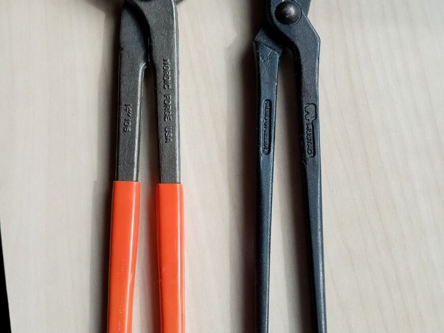 Все для лошадей. Клещи для крупного скота