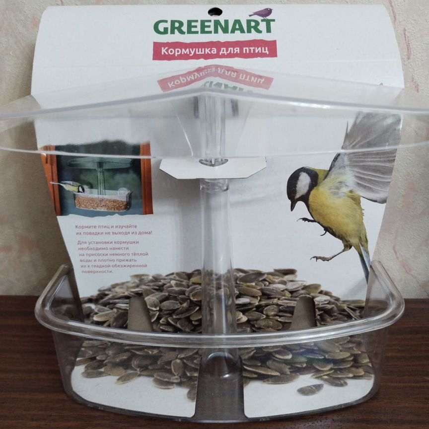 Кормушка для птиц на окно