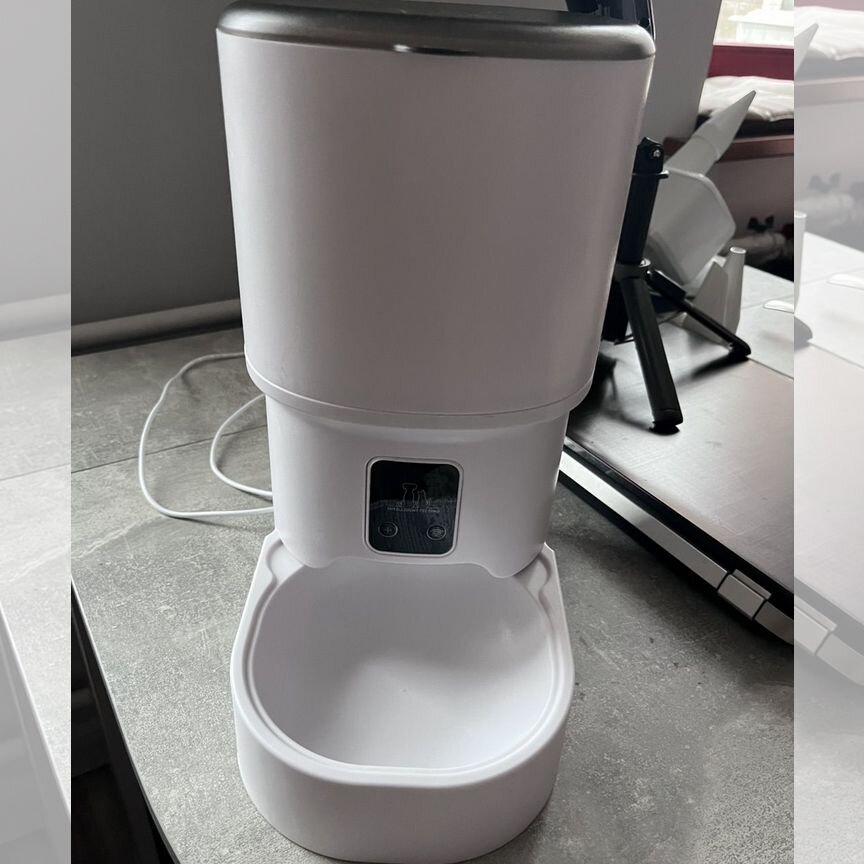 Автоматическая кормушка для кошек и собак