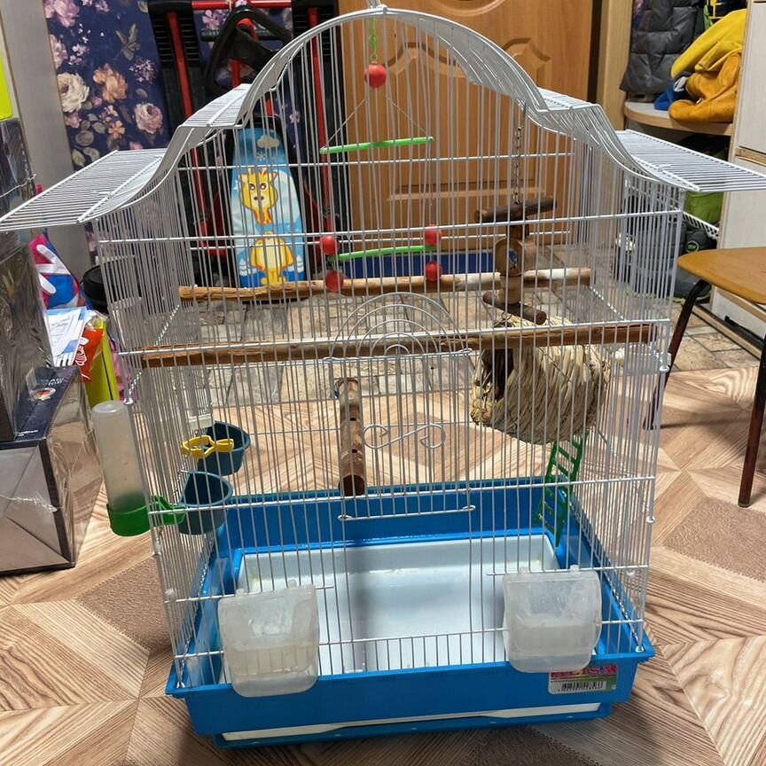 Клетка для попугаев просторная