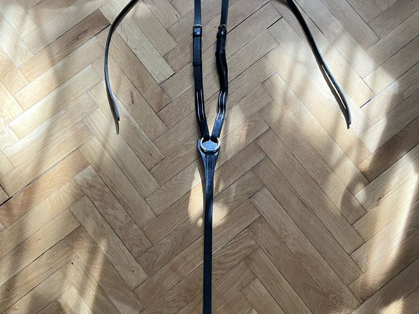 Подперсье с мартингалом