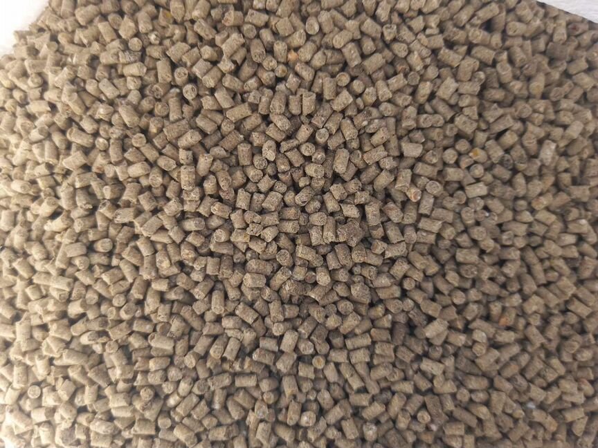 Гранулированный комбикорм для кур и свиней