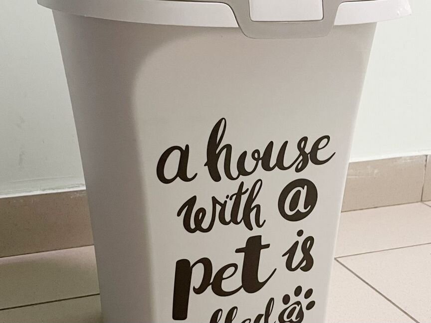 Ящик для корма для домашних животных