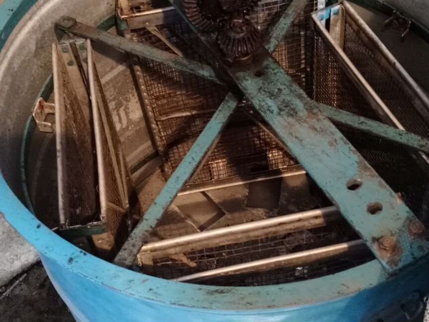 Медогонка 4 рамочная бу