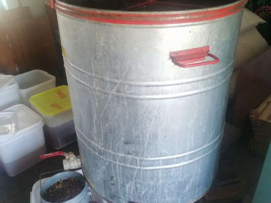 Медогонка 4 рамочная электрическая 12 в