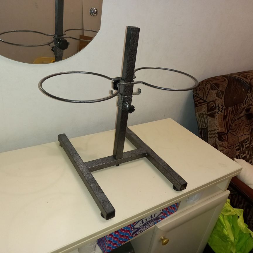 Подставка для мисок собаки