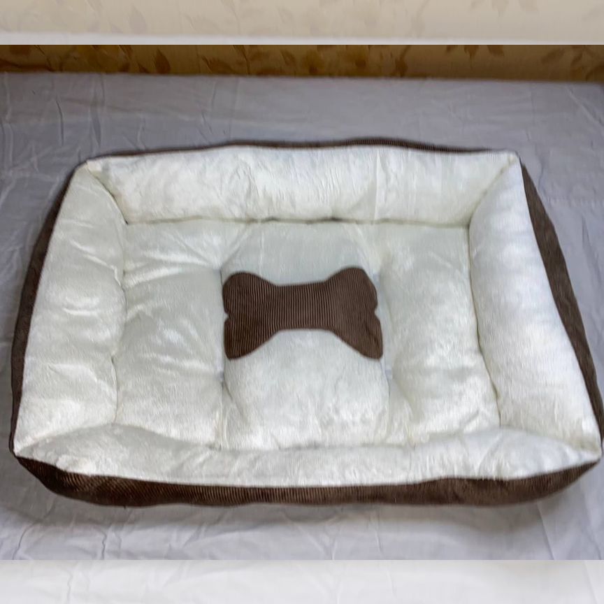 Лежанка для собак и кошек средних пород