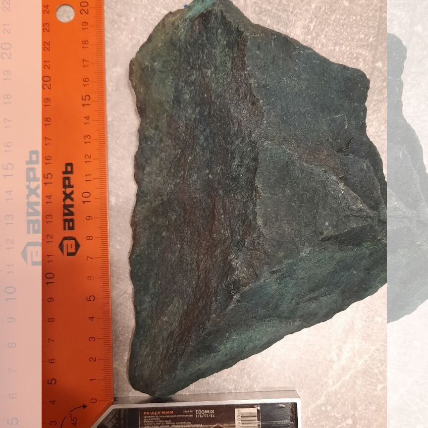 Камень в аквариум