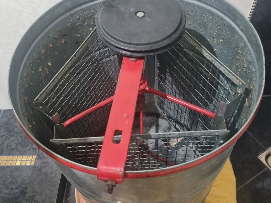 Медогонка бу 3х рамочная