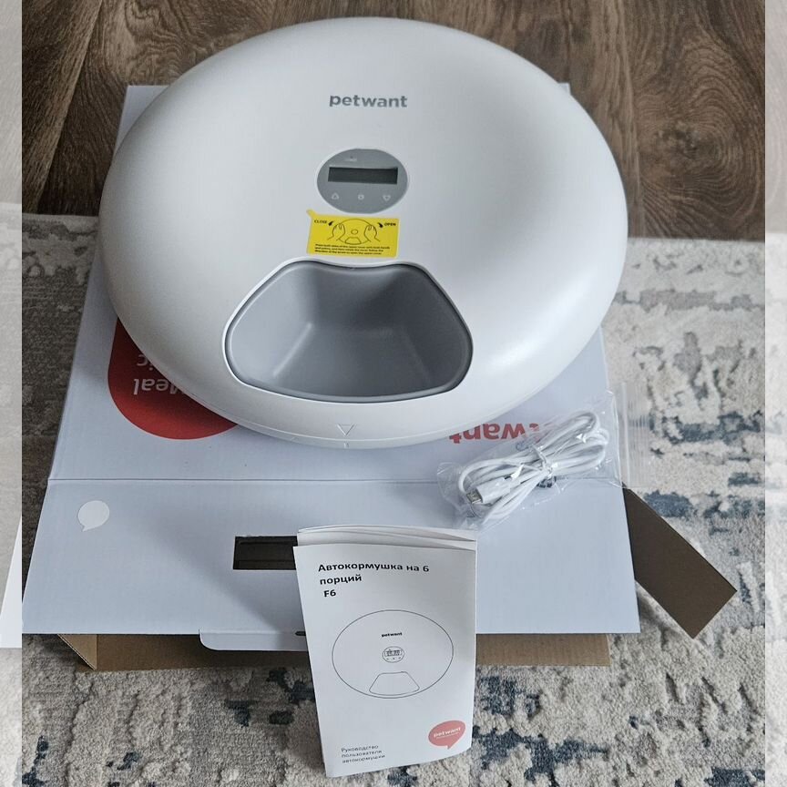 Автоматическая кормушка для кошек и собак