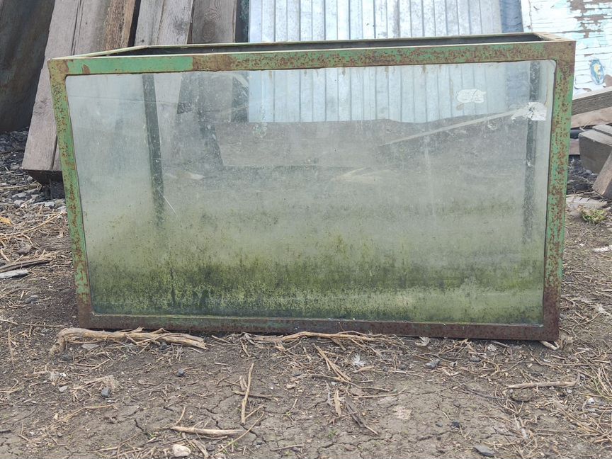 Аквариум с железной рамкой