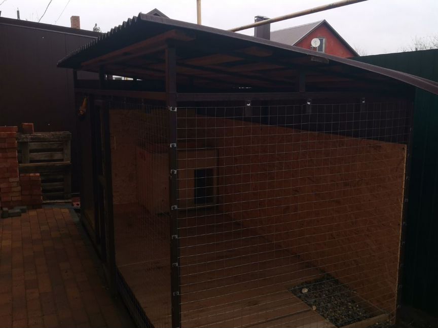 Вольер для собаки с будкой