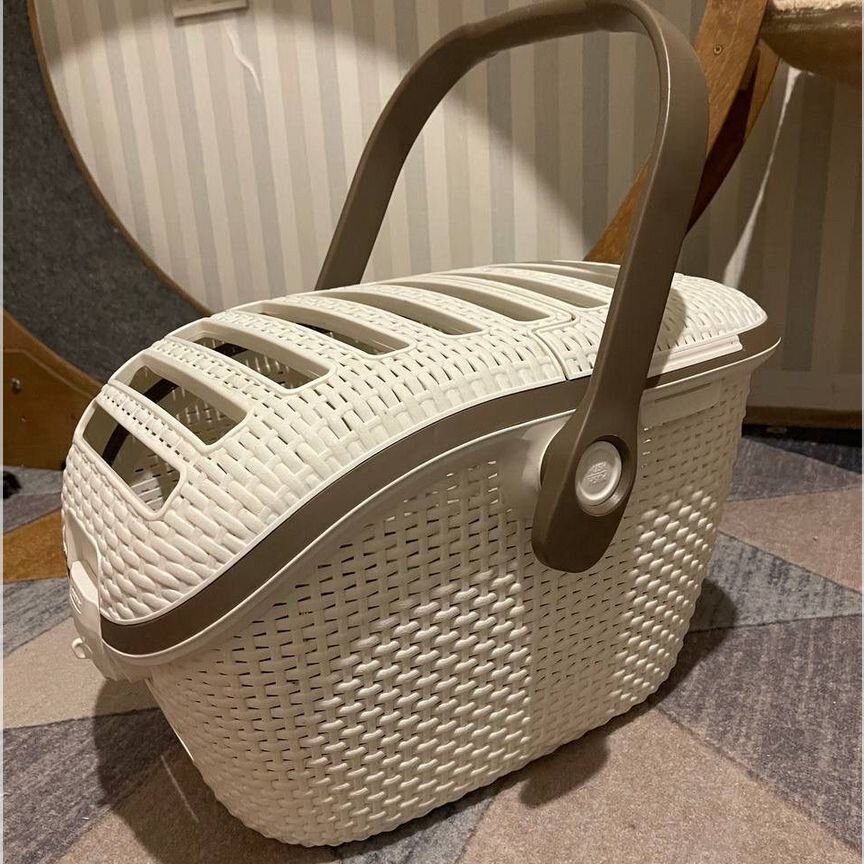 Переноска для кошек и собак пластиковая