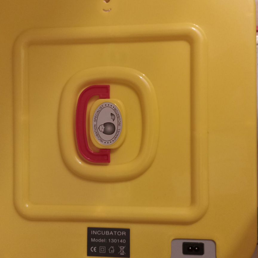 Инкубатор для яиц автоматический