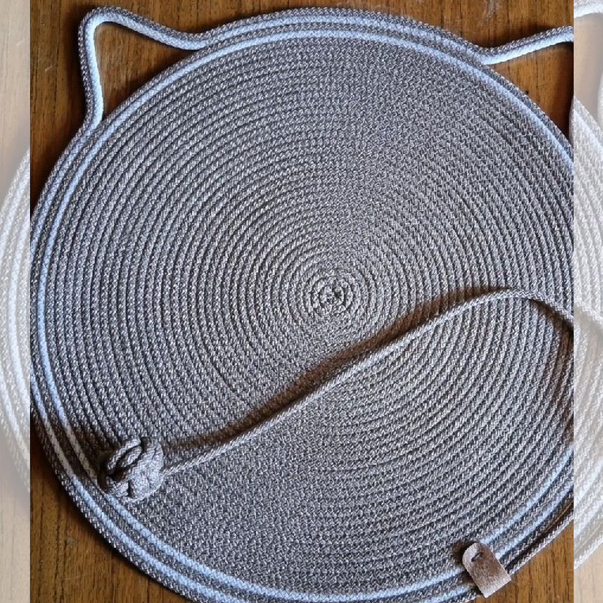 Когтеточка для кошек с лежанкой