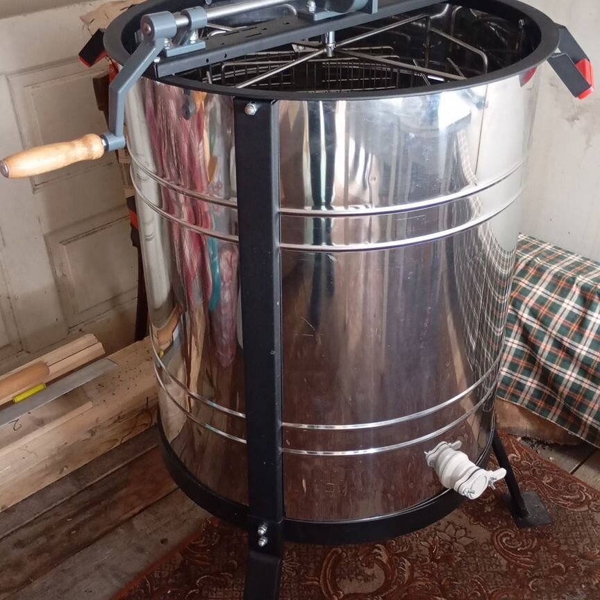 Продам медогонку новую