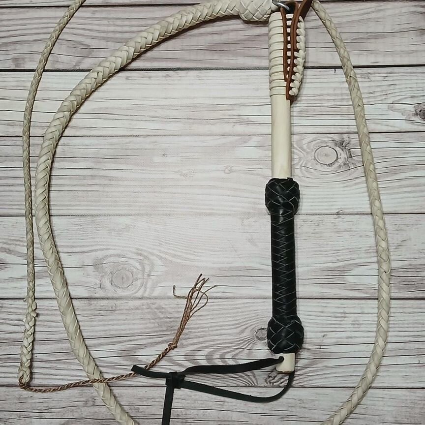 Кнут кожаный