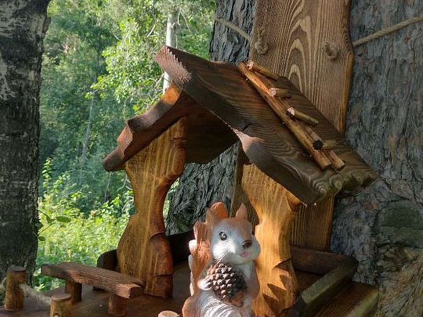 Кормушка для белок и птиц