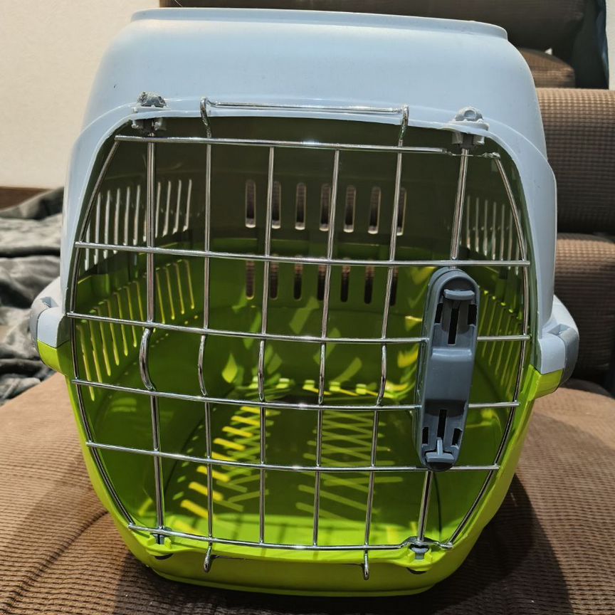 Переноска для кошек и собак пластиковая