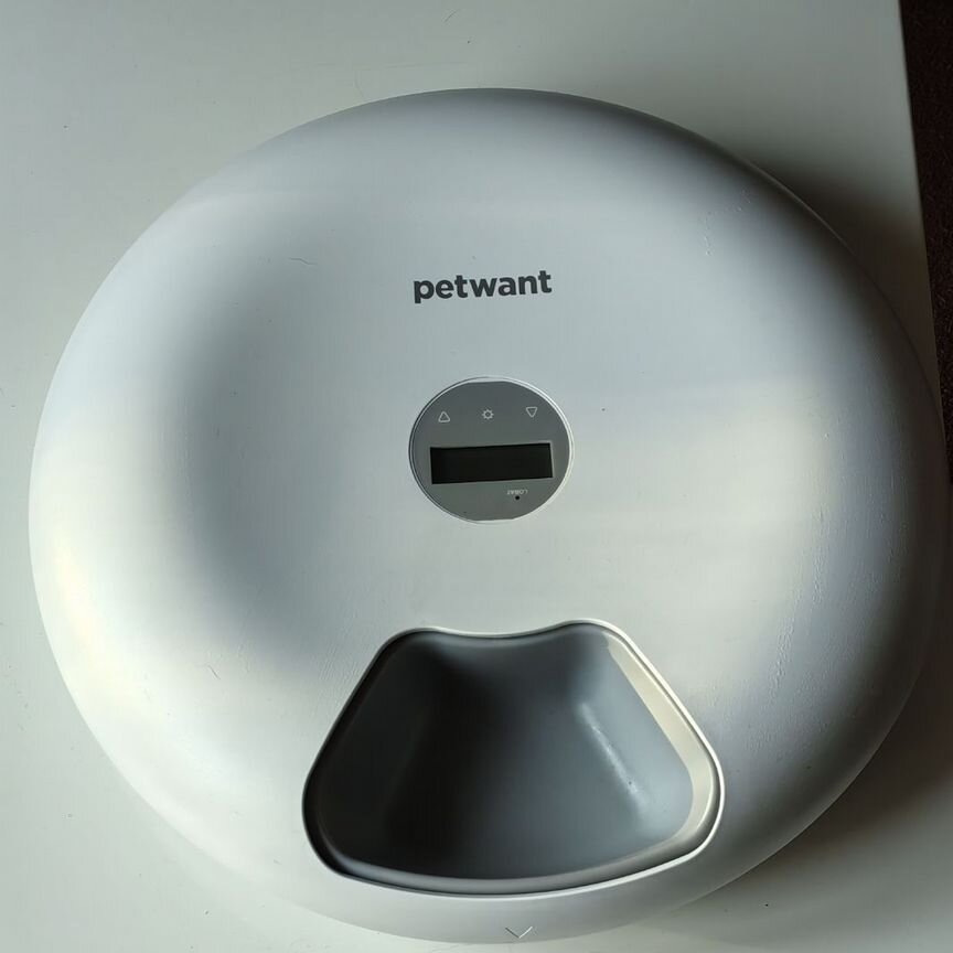 Автоматическая кормушка для кошек и собак