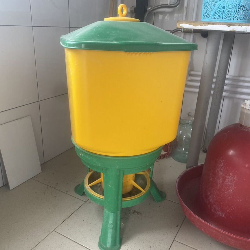 Кормушка для домашней птицы