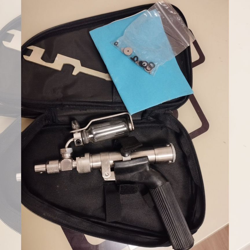 Без игольный инъектор би7