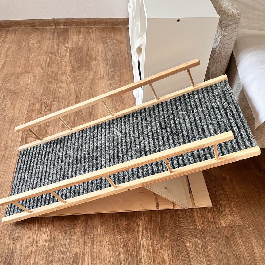 Пандус с перилами для кошек и собак