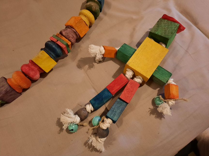 Игрушки для попугаев. Робот. Качель б/у