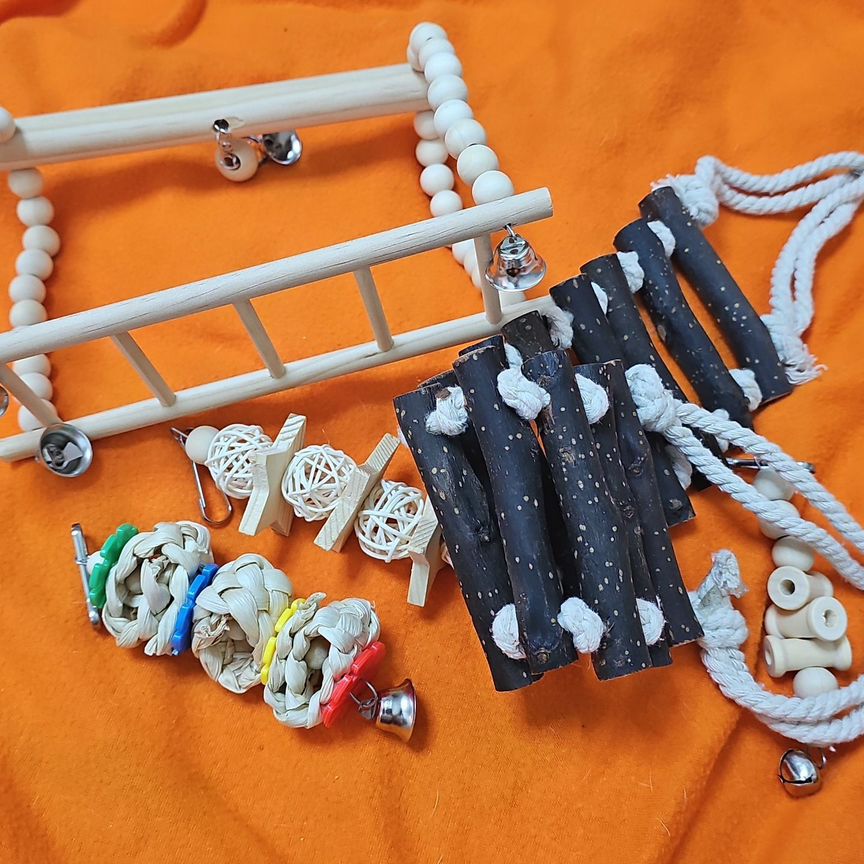 Игрушки для попугаев