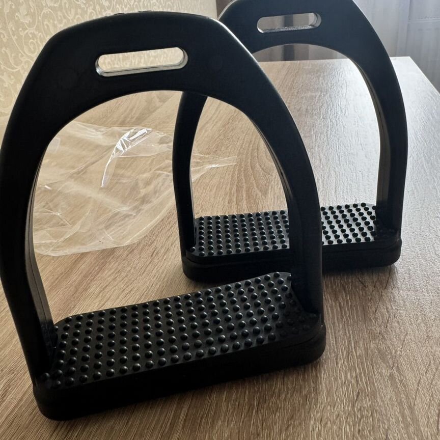 Стремена для лошади