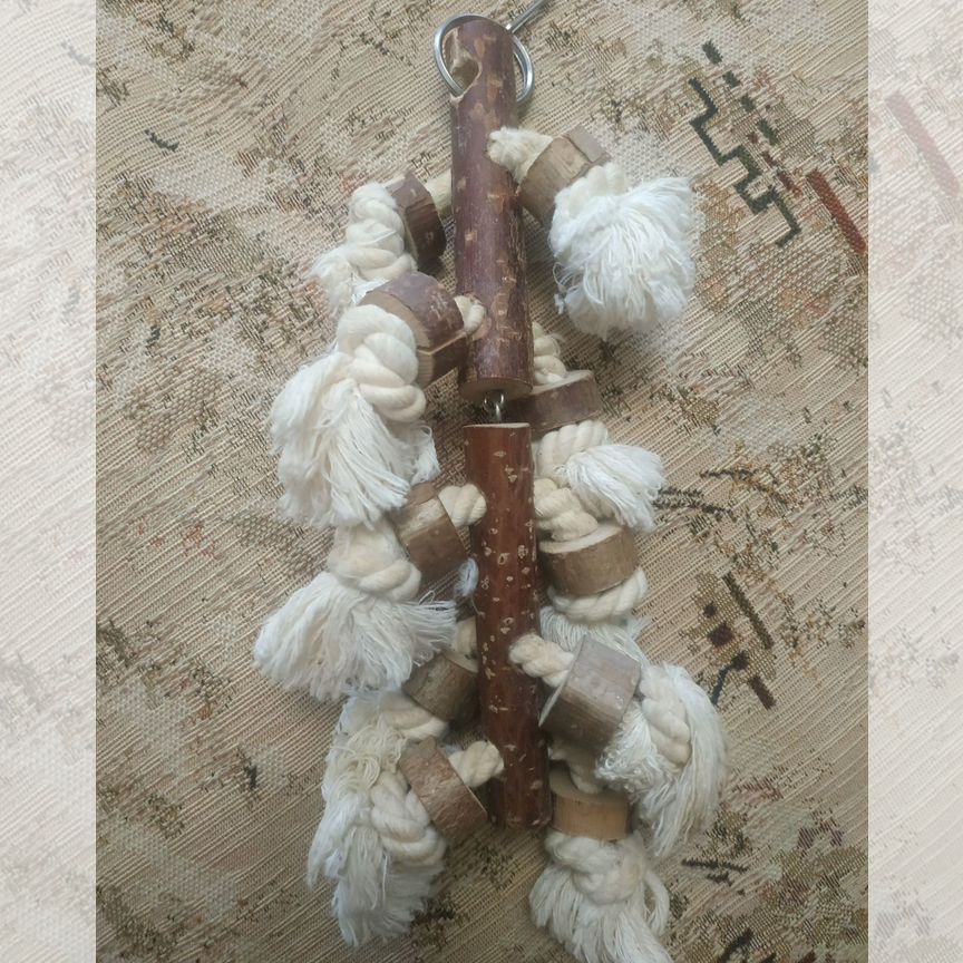 Игрушки для крупных попугаев
