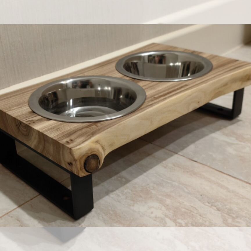 Подставка из дерева для мисок