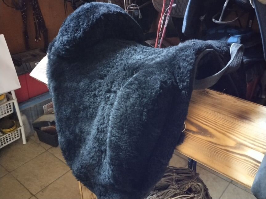 Меховое седло