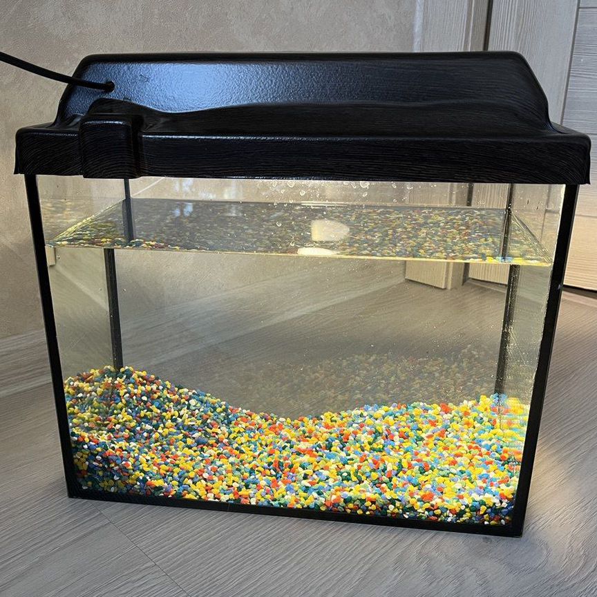 Аквариум с крышкой для рыбок