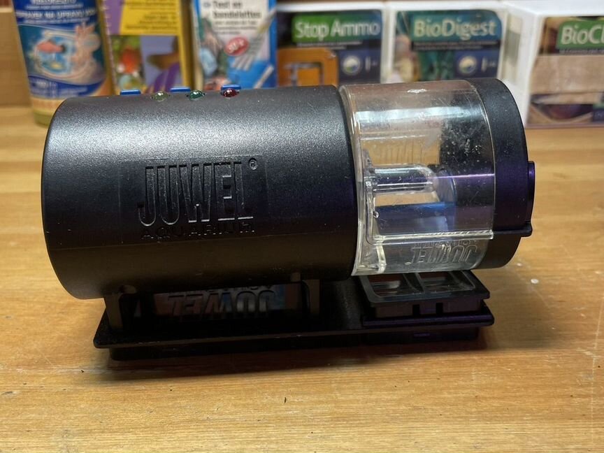 Автоматическая кормушка для аквариума Juwel