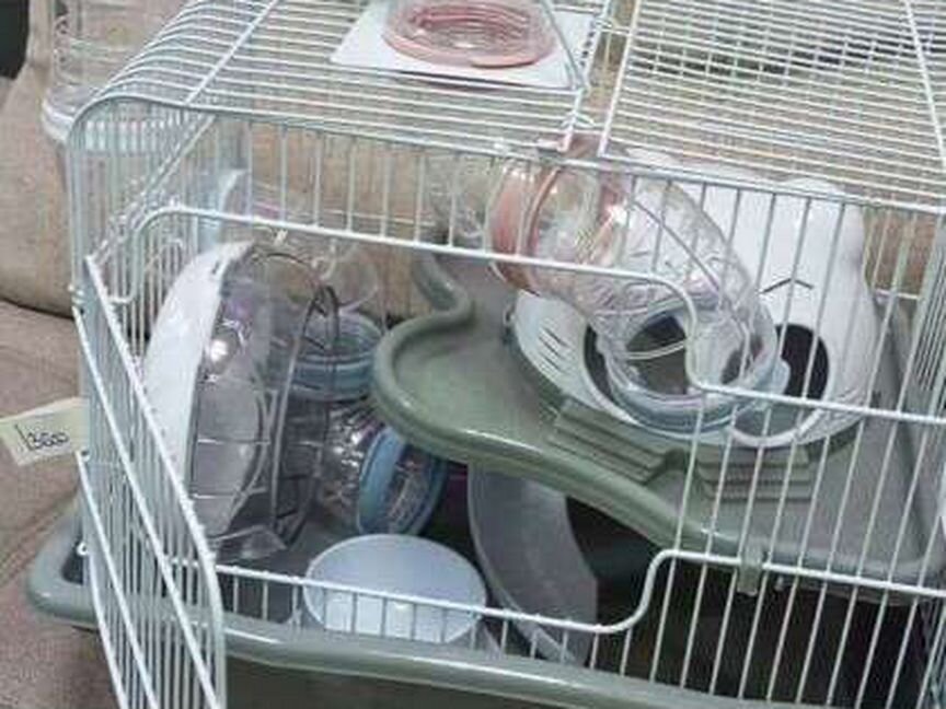 Клетка для хом с лабиринтом и есть аксессуары