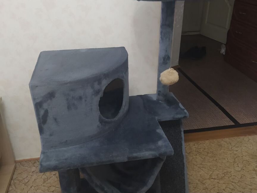 Кошачий домик с когтеточкой