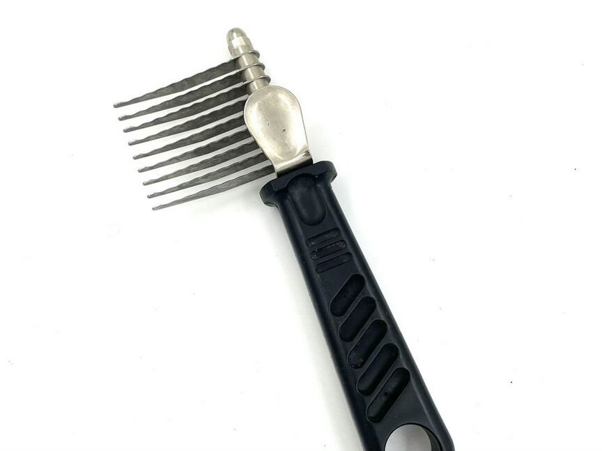 Колтунорез боковой, пуходёр. Расческа