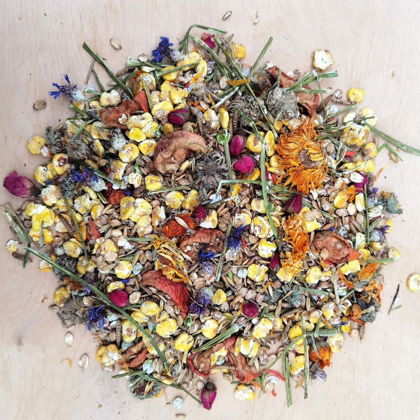 Корма и подкормки для лошадей, кроликов и др