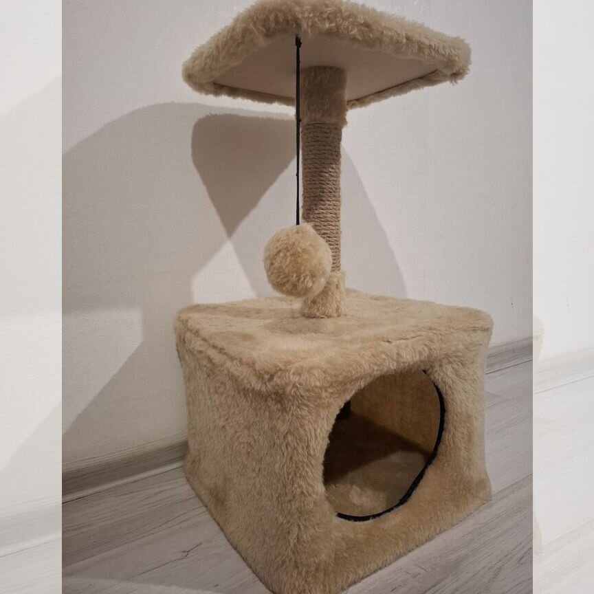 Кошачий домик с когтеточкой