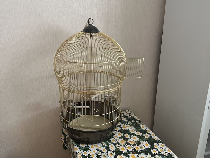 Клетка для попугая золотая