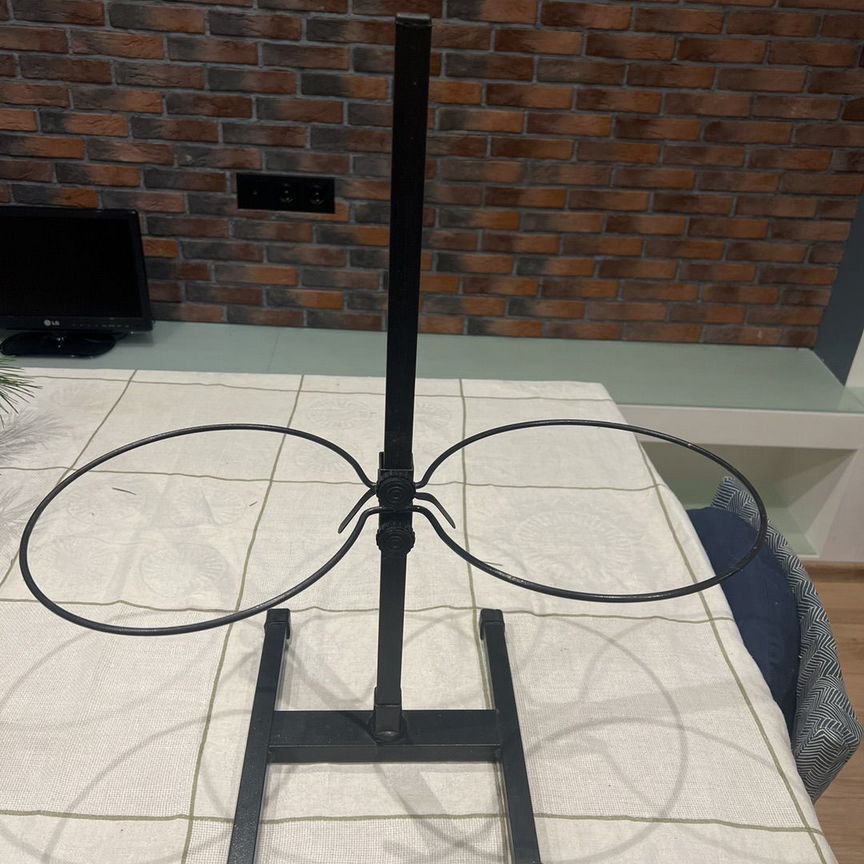 Стойка для мисок собаке