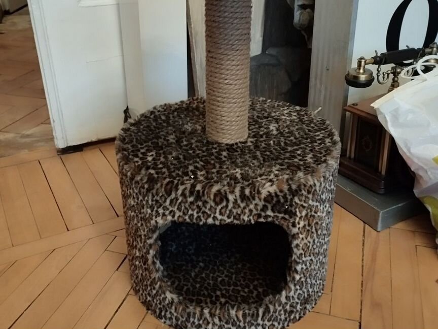 Домик для кошки с когтеточкой