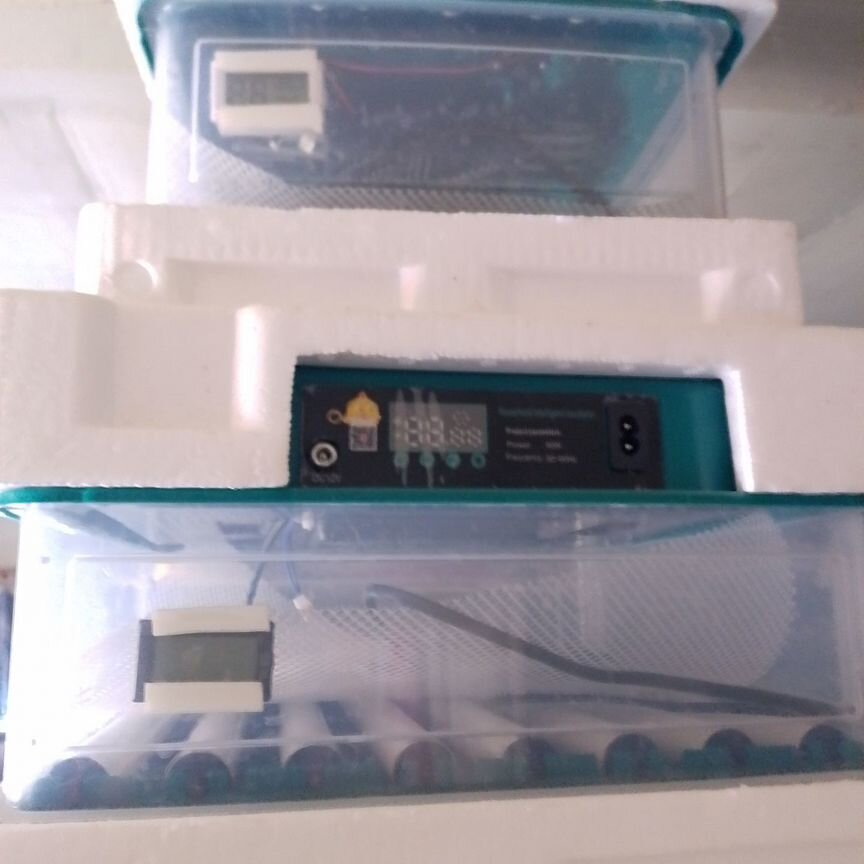 Инкубатор для яиц автоматический  12вольт резервно