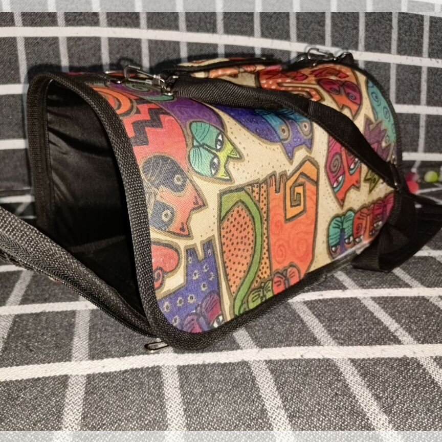 Переноска для кошек и собак