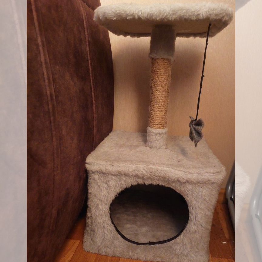 Домик для кота с когтеточкой и игрушкой