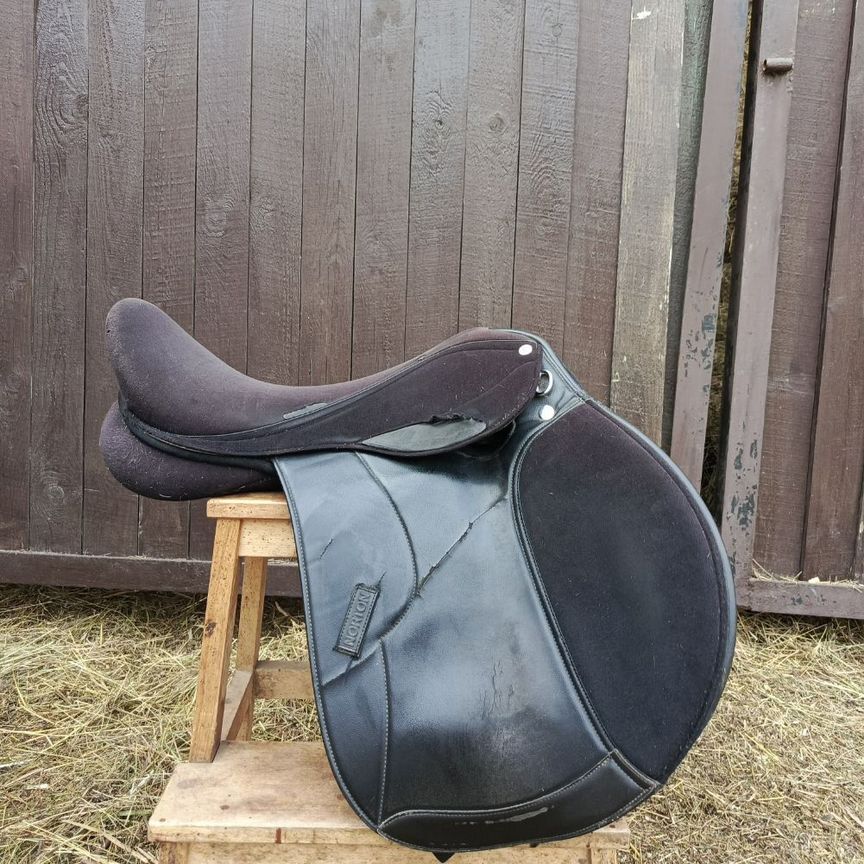 Седло для лошади