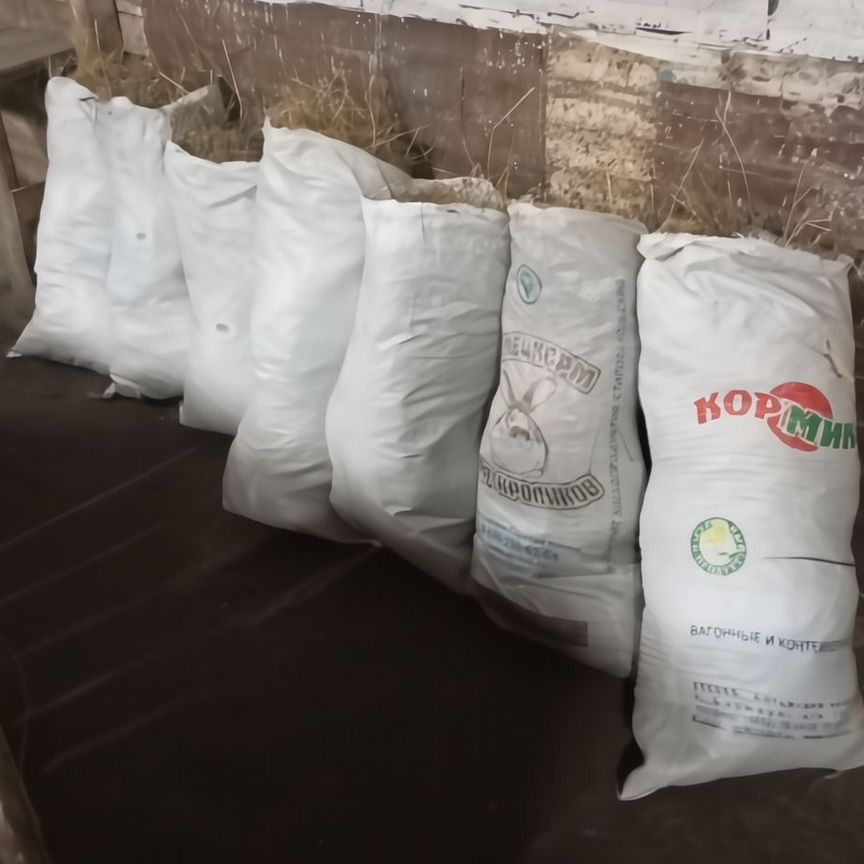 Сено в тюках и мешках